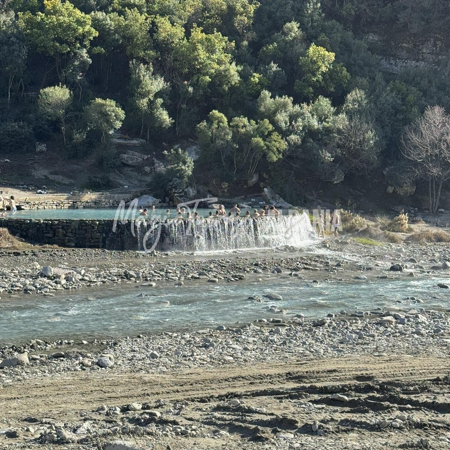 Thermalbäder und natürliche Quellen in Albanien | Magic Towns